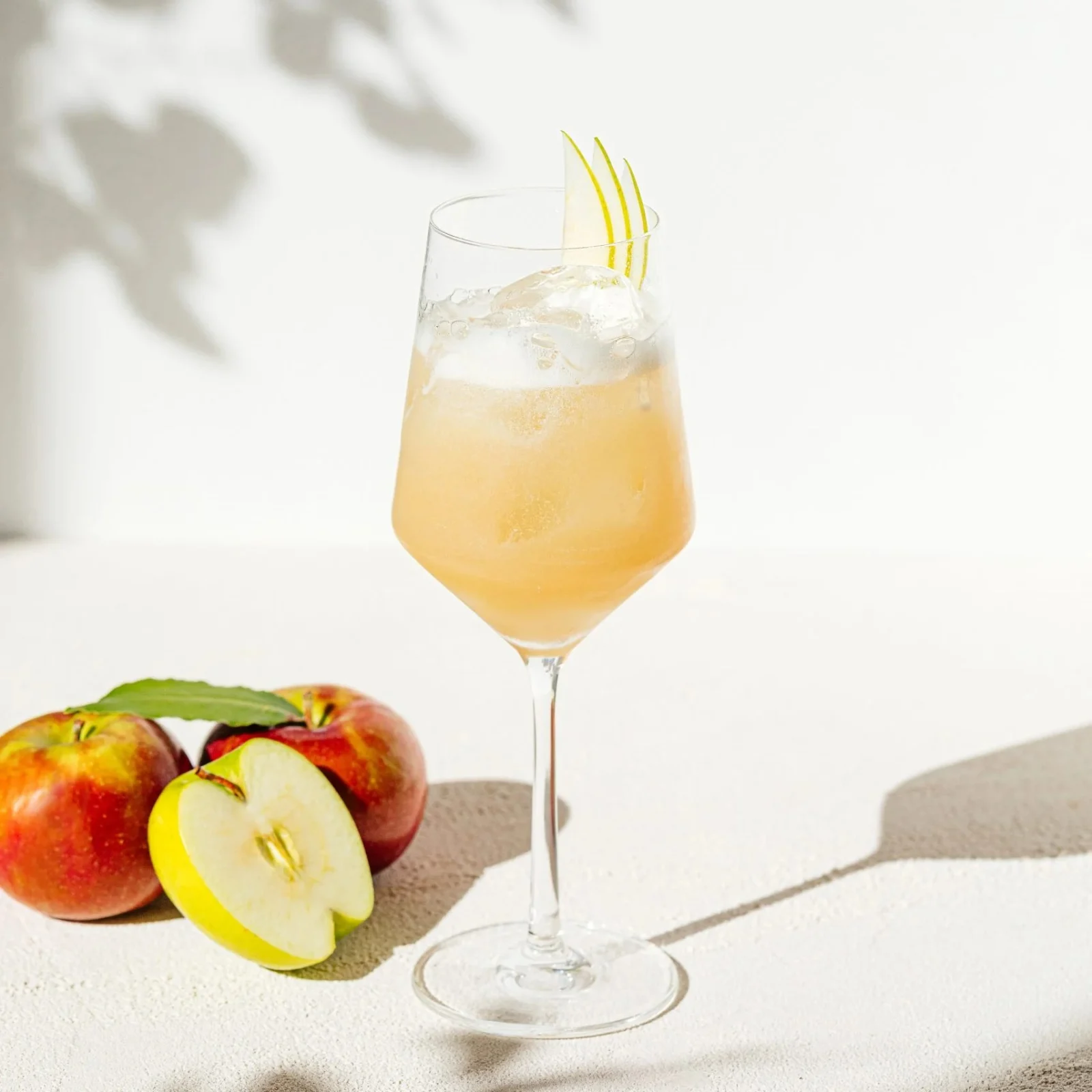 French Orchard Spritz: our cocktail with Lillet Blanc and apple juice ...